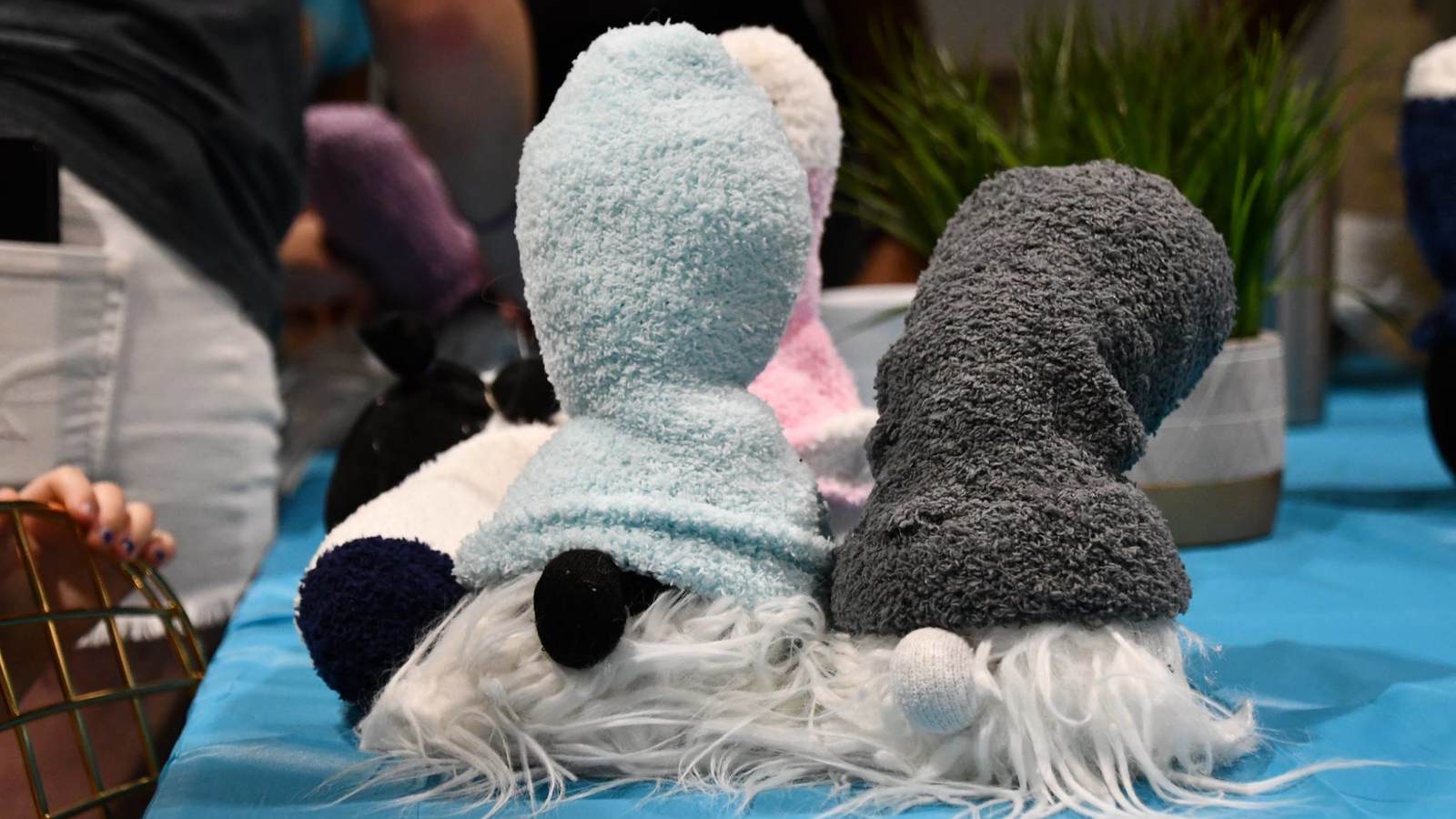 KIDS CRAFT: USO LOVES U "GNOME" MATTER WHAT! - USO Andersen • USO Guam