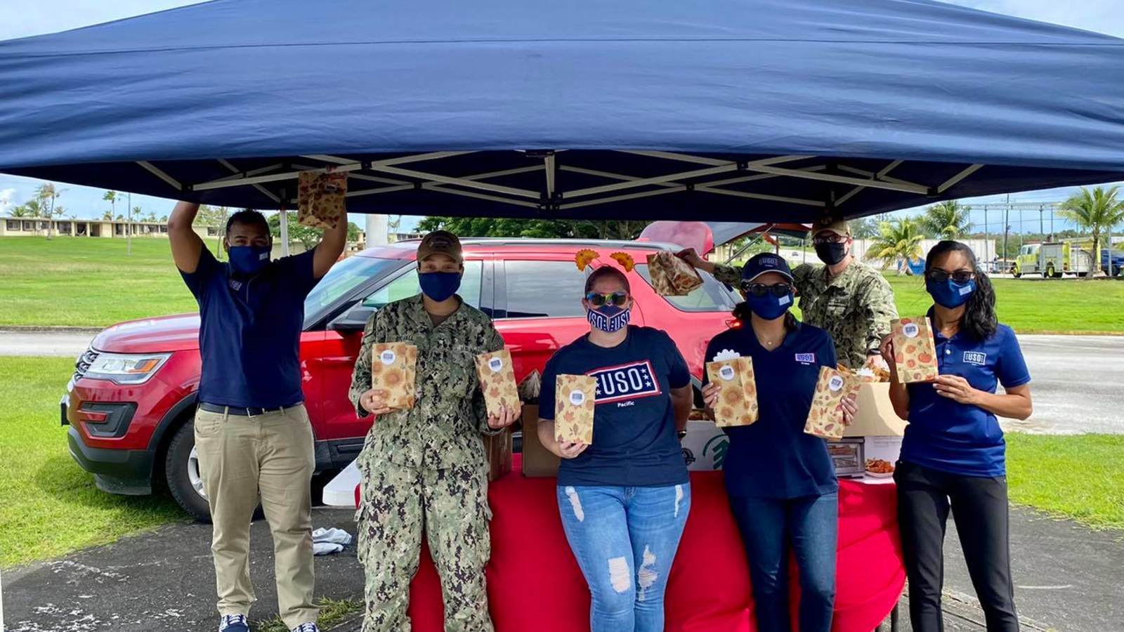 Thanksgiving Craft Kit Gran-N-Go aboard U.S. Naval Base Guam • USO Guam